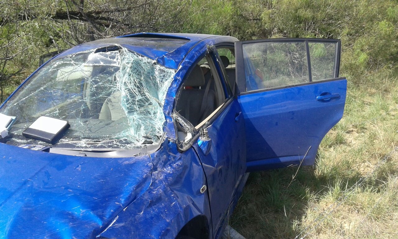 Mujer resulta lesionada en aparatosa volcadura registrada en el Ejido San Javier - La Tarde