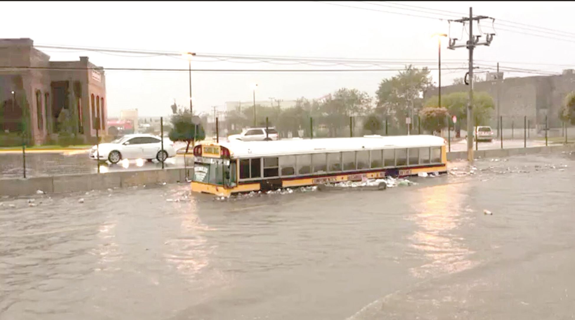 Caos y choques dejan lluvias en Reynosa - La Tarde