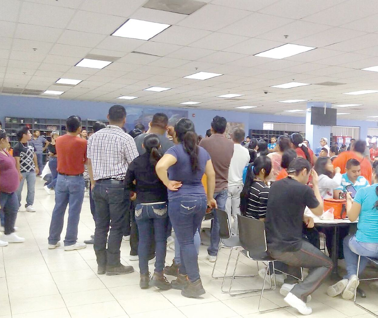 Sin acuerdos mantienen el paro laboral - La Tarde